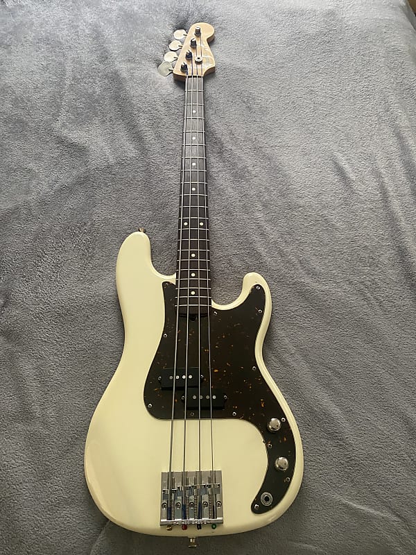 Fender Precision Bass medium scale MIJ 1985 - White | Reverb