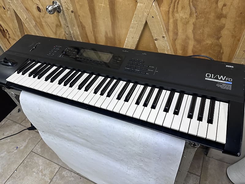 Korg 01W/FD Music Workstation Keyboard Synthesizer w/Road | Reverb