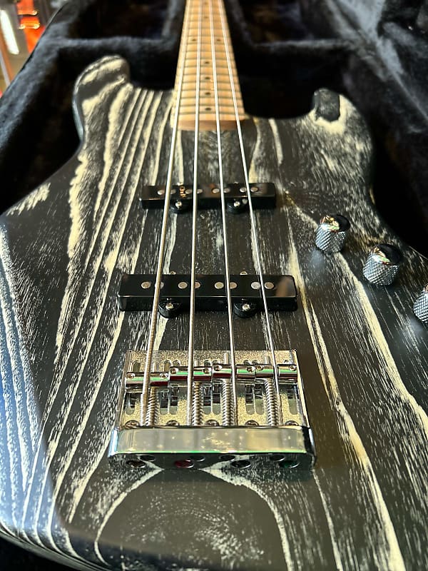 Michael Kelly Element 4 Electric Bass Zebra (HARD CASE | Reverb