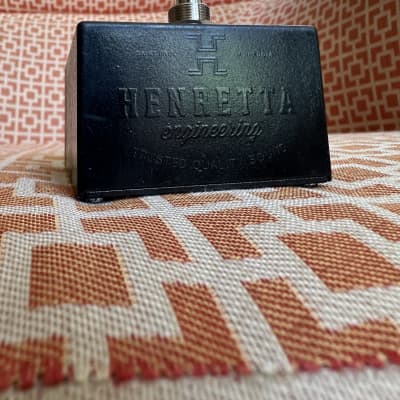 HENRETTA BLACK HOLE CHORUS | Reverb