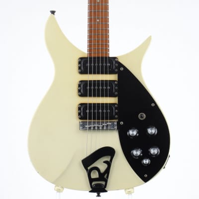 RICKENBACKER 320 electric guitars