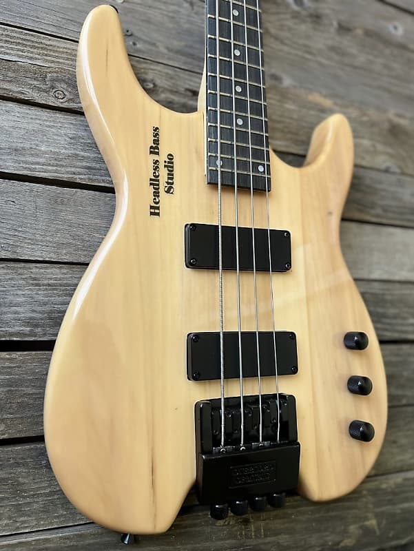 Headless Bass 4 String Reverb