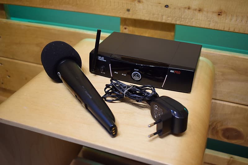 AKG HT40 + SR40 Single Pro Funkmikrofon Set | Reverb