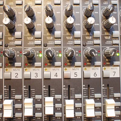 Mackie 32 Channel 8-Bus Recording Mixer with Meter Bridge and | Reverb