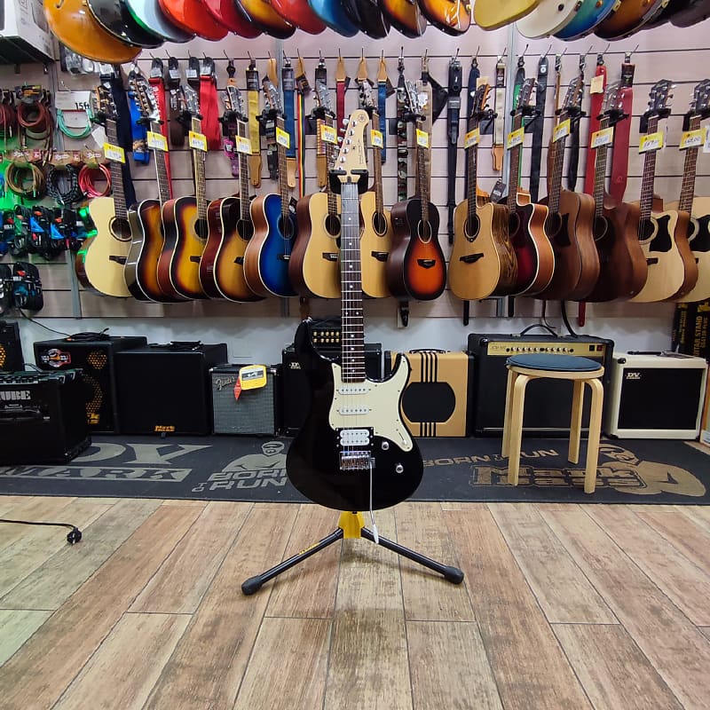 Yamaha Pacifica 112V - Black | Reverb Australia