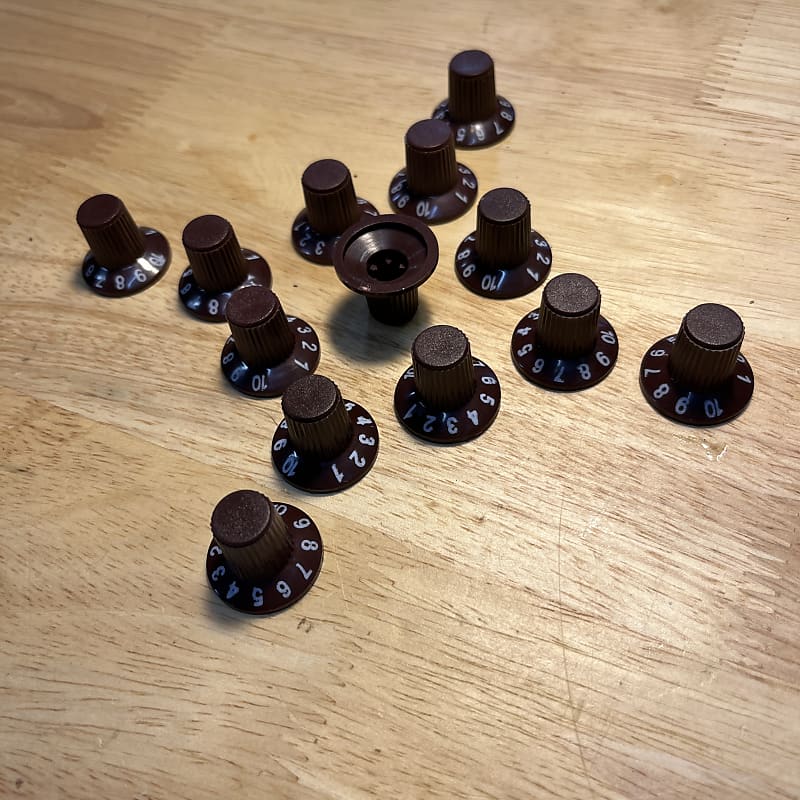 Brown Fender-Style Skirted Amp Knobs (lot of 13) | Reverb