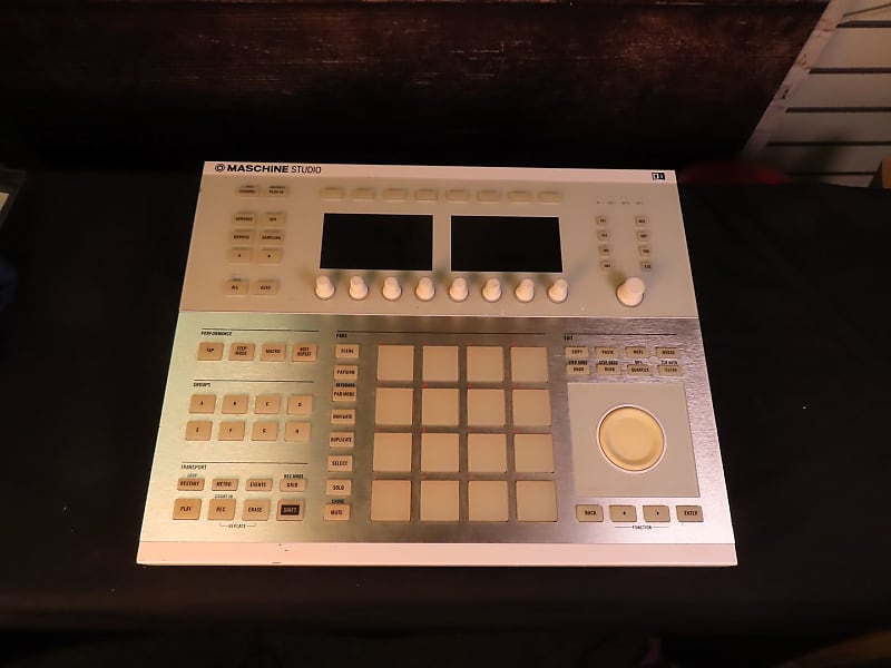 Native Instruments MASCHINE STUDIO Drum Machine (Edison, NJ) | Reverb