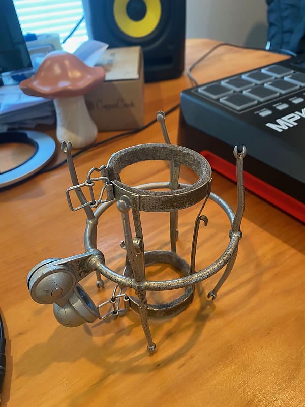 Neumann Vintage Shock Mount For U87 U67 M269 70s - Silver | Reverb