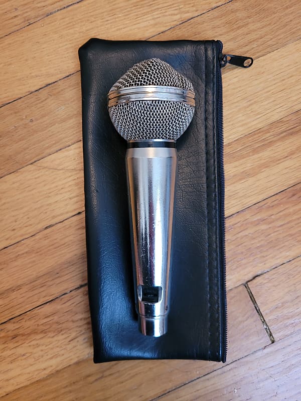Vintage Dynamic Microphone | Reverb