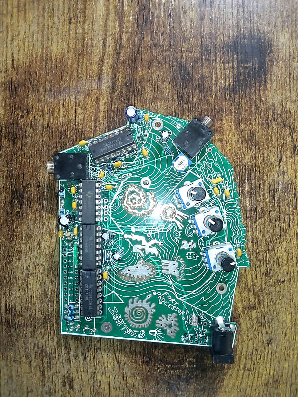 Isn'tses Fort Processor synth - Green version | Reverb