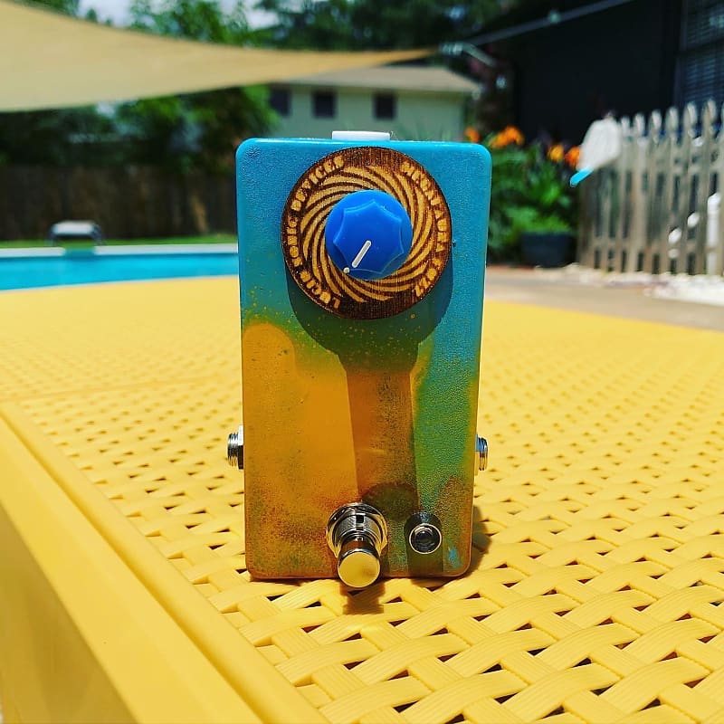 Lucid Sonic Devices Megafauna Fuzz Device 2022 | Reverb