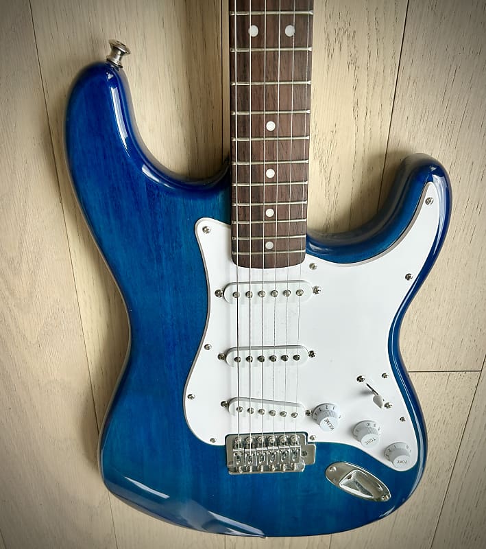 Fender Squier Affinity Stratocaster - Transparent Blue | Reverb