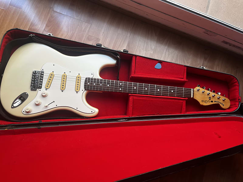 Sunn Mustang by FMIC (Fender Musical Instruments | Reverb UK