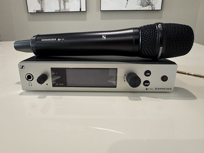 Sennheiser EW 500 G4-835 (Band AW+) Wireless Mic Handheld | Reverb