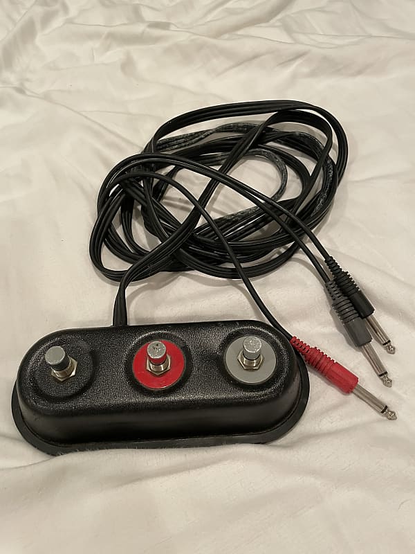 Roland FS-3 Footswitch for Jazz Chorus Amps | Reverb