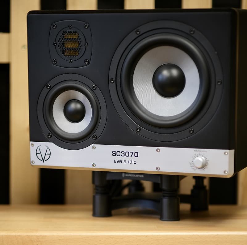 Eve Audio SC3070 pair - active studio monitors | Reverb España