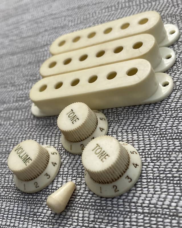 Mojo Guitars Aged / Relic Plastic Set Vintage Stratocaster | Reverb