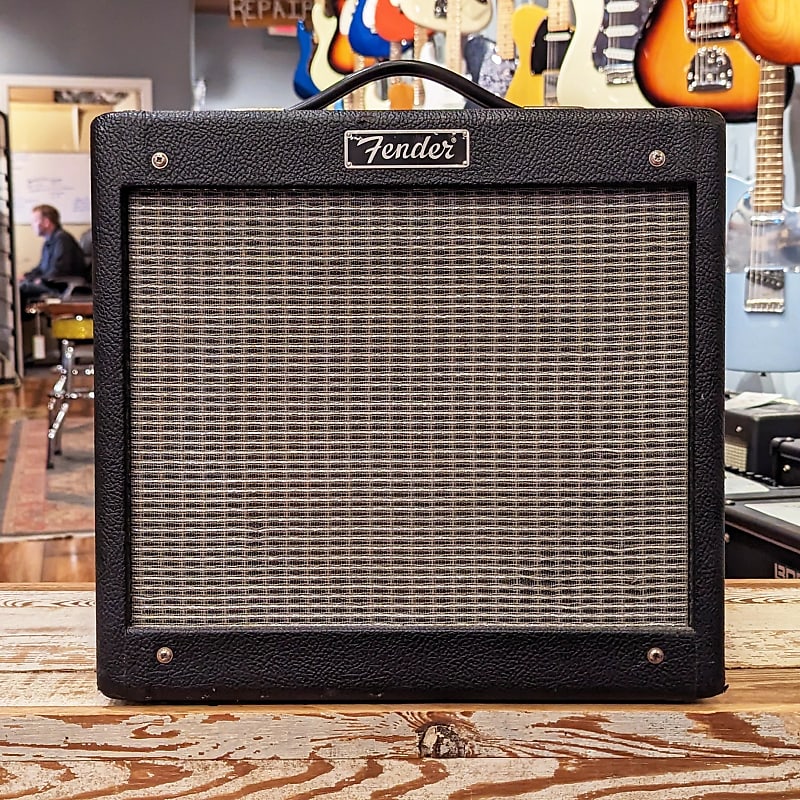 Fender Pro Jr. Electric Guitar Amp | Reverb