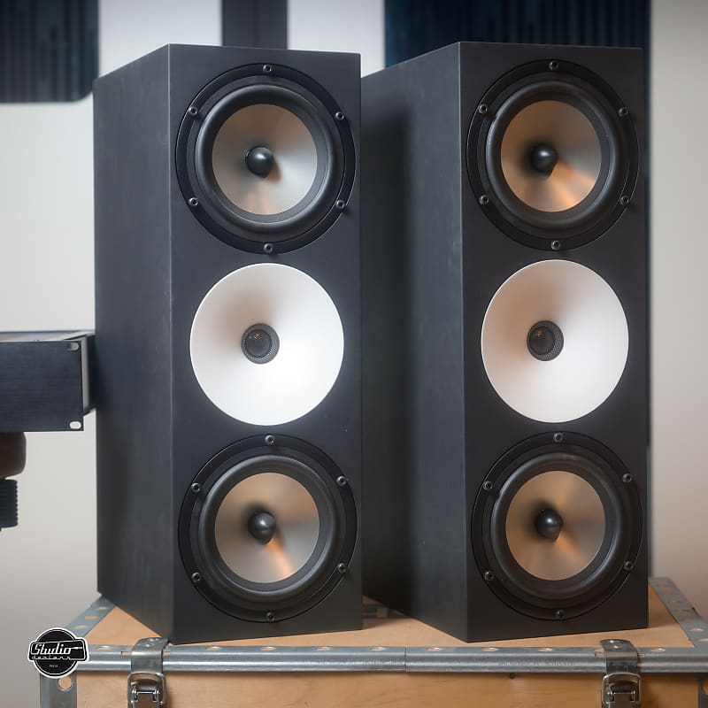 Amphion Two18 + Amp700 | Reverb