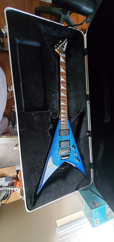 Jackson v king with original hardshell case | Reverb