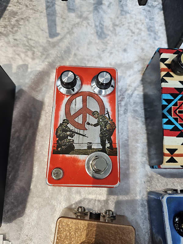 Hello Sailor Effects Abbey Road Fuzz - Fiesta red | Reverb UK