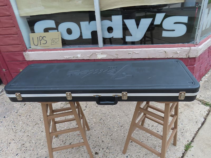 FENDER MUSICMASTER BASS 1978-1980 HARDSHELL CASE MOLDED RARE! | Reverb