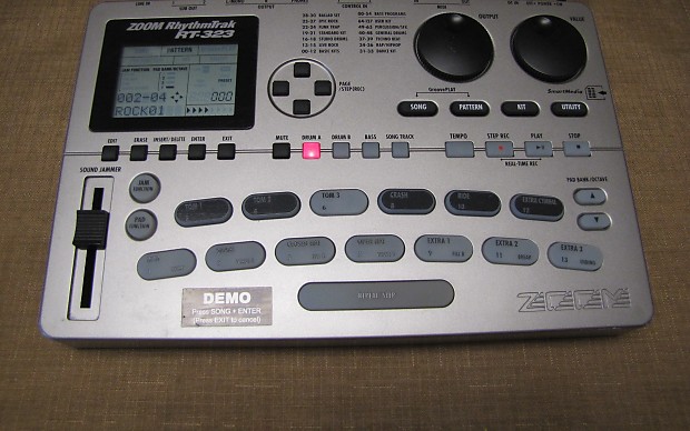 Zoom RhythmTrak RT-323 Drum And Bass Machine w/MIDI ins and | Reverb