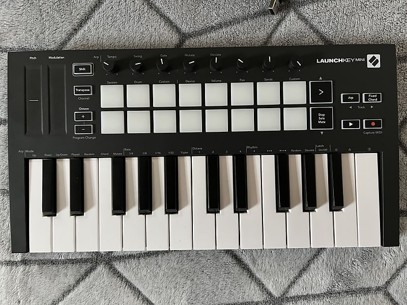 Novation Launchkey Mini MkIII Keyboard Controller | Reverb Novation Launchkey Mini MkIII Keyboard Controller | Reverb
