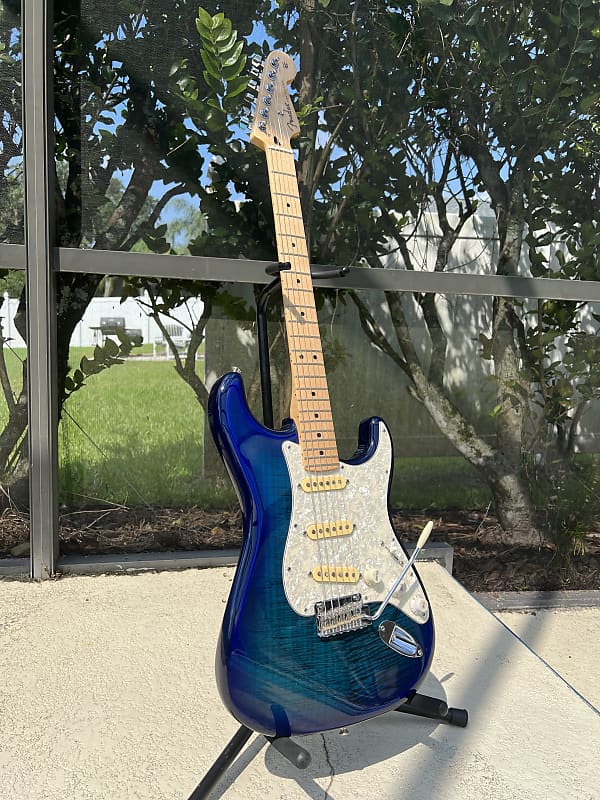 Fender Player Stratocaster Plus Top in Blue Burst | Reverb