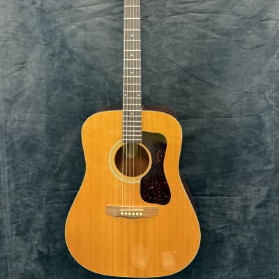 GUILD D25 acoustic guitars