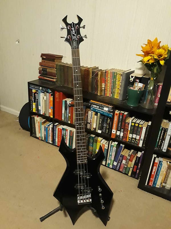 BC Rich Warlock 4 string 24 fret Bass with original hard case | Reverb