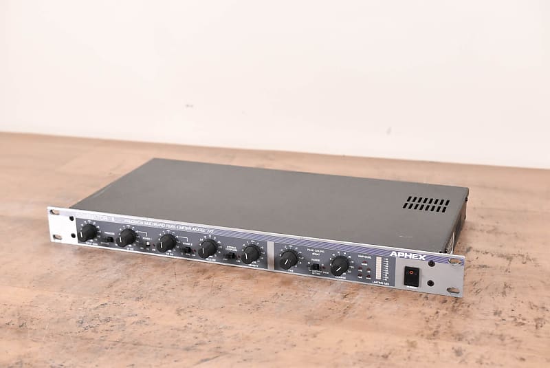 Aphex DOMINATOR II Model 722 Stereo Multiband Peak Limiter | Reverb