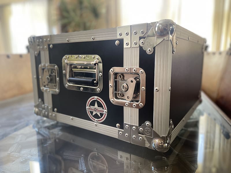 Road Runner Deluxe Effects rack Black 6u | Reverb