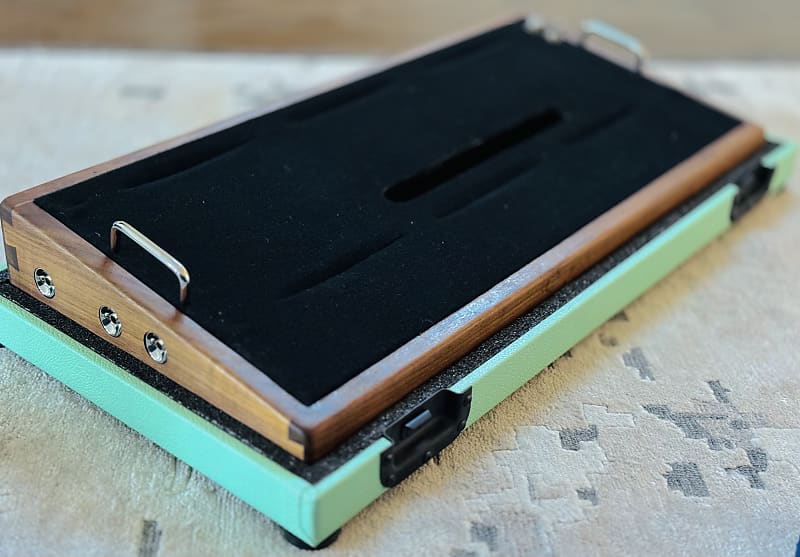 West Coast Pedal Board Walnut 28x13 with Seafoam case 2022 - | Reverb