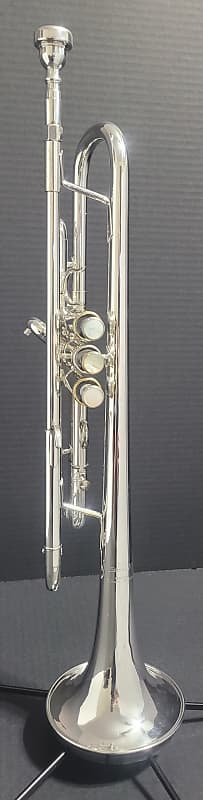 Getzen 700 Eterna II trumpet ,2 mouthpieces and 2 handle hard | Reverb