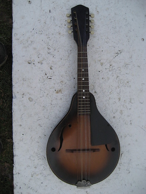 STRADOLIN MANDOLIN, 1940'S. NEEDS NECK SET, SELLING "AS | Reverb UK