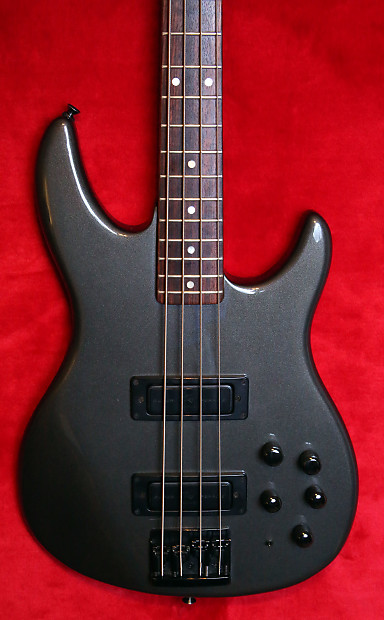 1987 Peavey Dyna Bass with hard case. Super Ferrite pickups - | Reverb