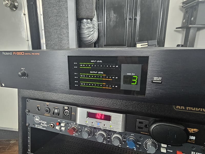 Roland R-880 | Reverb