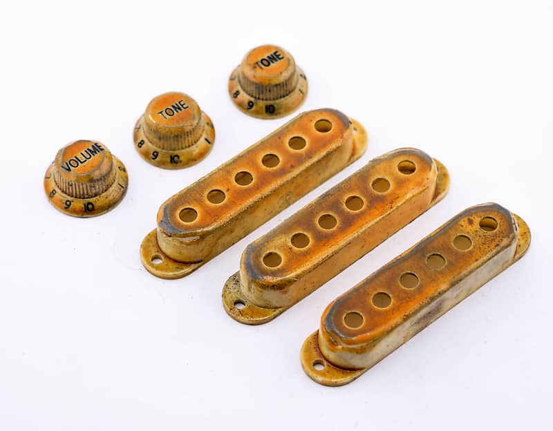 AGP ™ Relic Stratocaster ® Aged Pickups Covers *52/52/52mm | Reverb