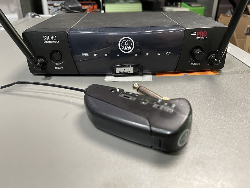 AKG WMS40 Wireless Guitar System - SR40 Flexx Diversity | Reverb