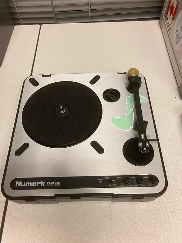 Numark PT-01USB Portable Turntable With Upgraded Tone | Reverb Canada