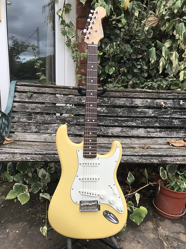 Fender Stratocaster Buttercream with Rosewood fretboard | Reverb