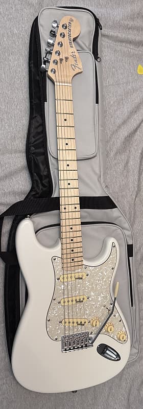 White Partscaster/Stratocaster w/soft cast | Reverb