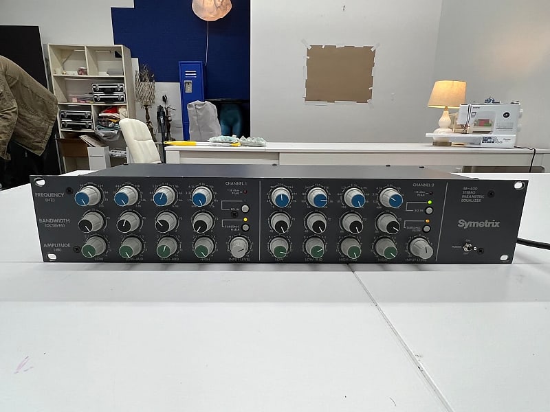 Symetrix SE-400 Stereo 4 band Parametric EQ | Reverb
