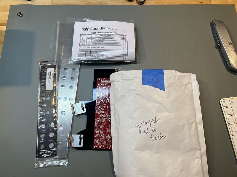 Soundtronics YuSynth Clock Divider MOTM DIY Kit | Reverb