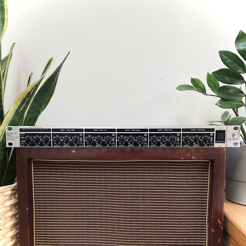 Behringer - PEQ 2200 - Ultra-Q Pro - 5-Band Parametric | Reverb