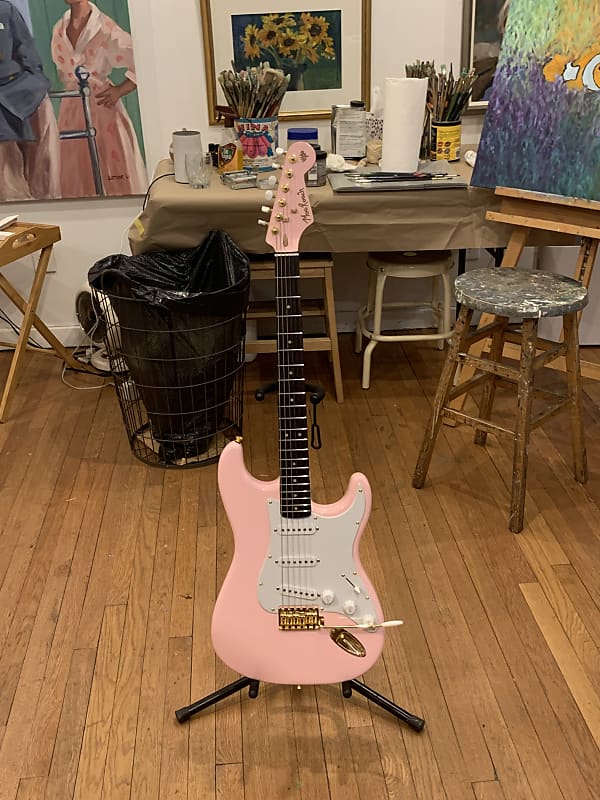 Fender Stratocaster Shell pink w/ Case | Reverb