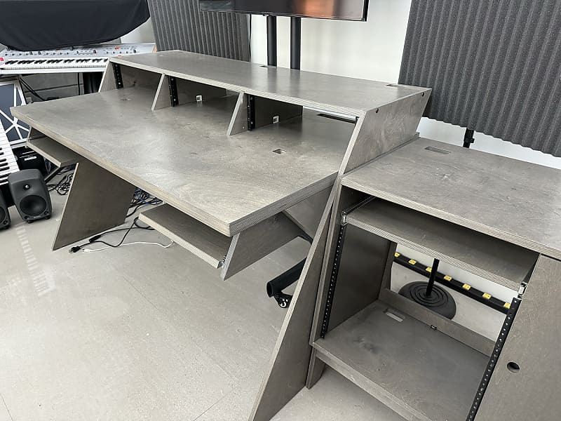 Output Platform Desk 2019 - grey | Reverb
