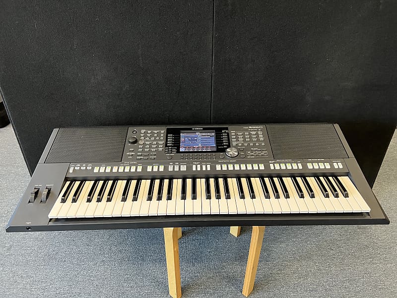 Yamaha PSR-S950 61- Key Arranger Digital Workstation Keyboard | Reverb