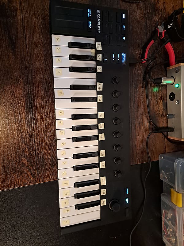 Native Instruments M32 Midi Keyboard Controller | Reverb